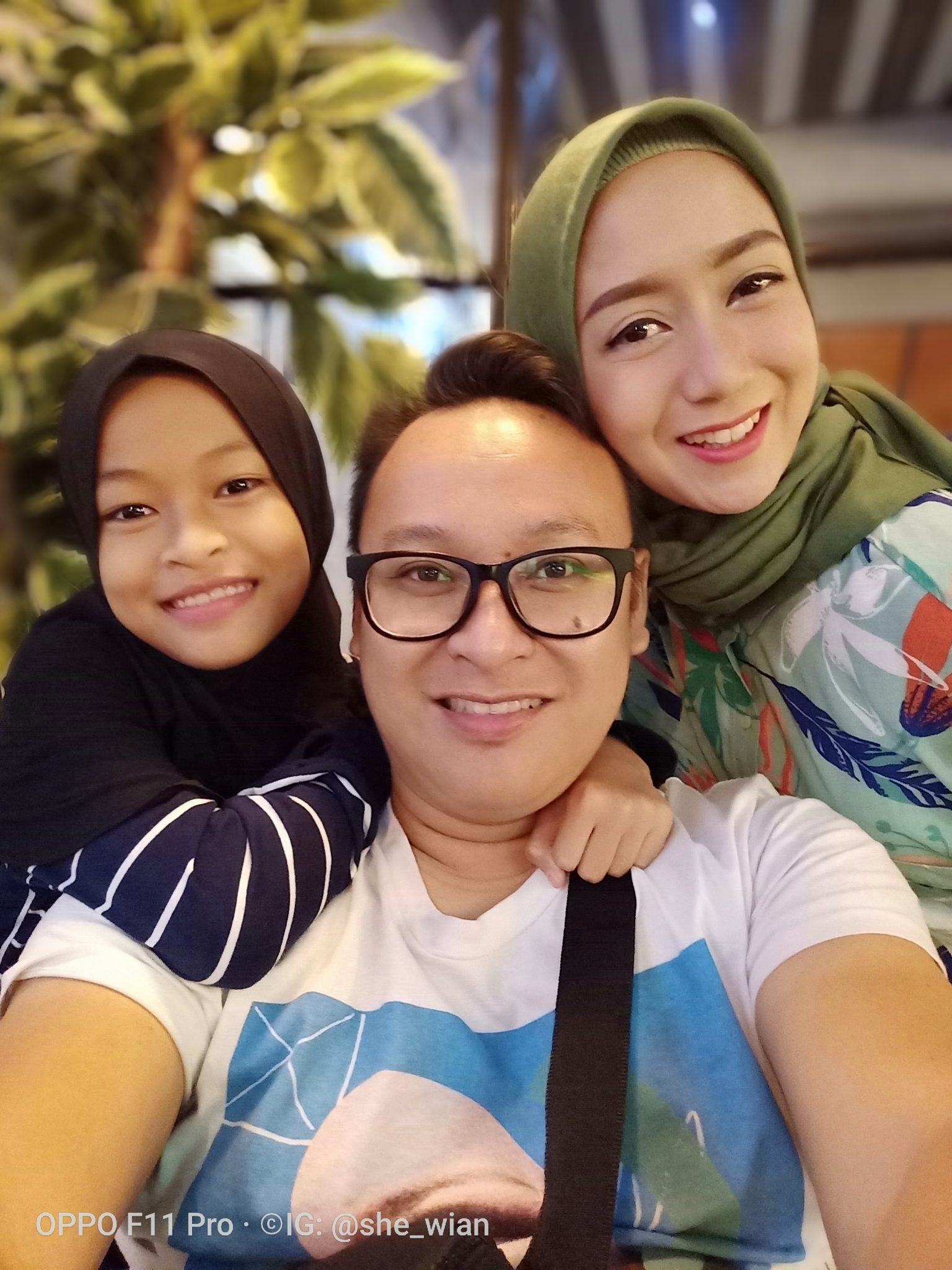 Tips Foto OOTD Keren Menggunakan HP - The Hermawans Journey